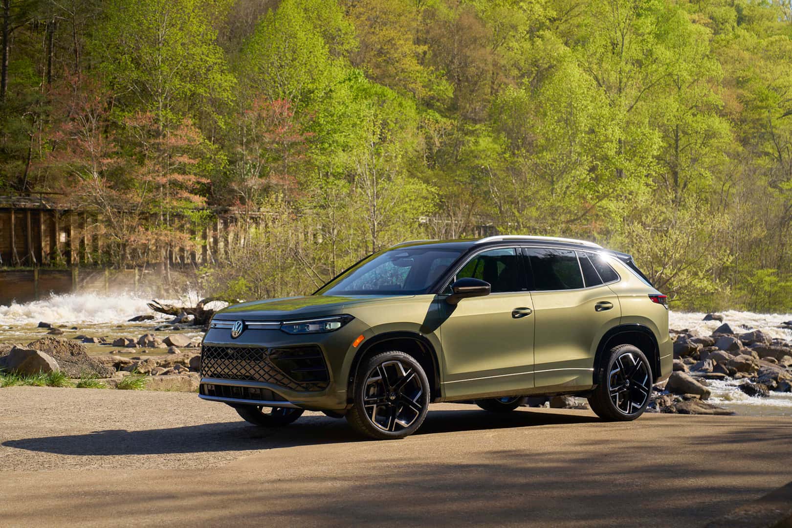 2025 vs. 2024 Volkswagen Tiguan: Compare Specs & Features